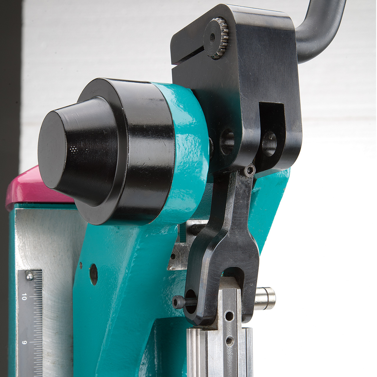 Knee-lever hand press - RÖLTGEN MARKING SYSTEMS